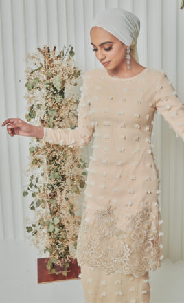 Evelyn Kurung Pahang In Nude – AINAHARIZ KUALA LUMPUR