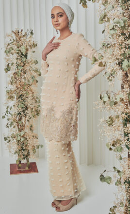 Evelyn Kurung Pahang In Nude – AINAHARIZ KUALA LUMPUR